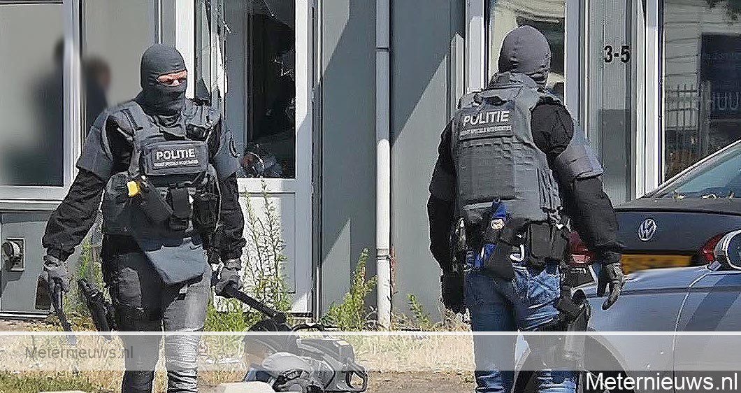 Arrestatie team pakt twee minderjarigen op (Hoogeveen/Emmen) voor ...