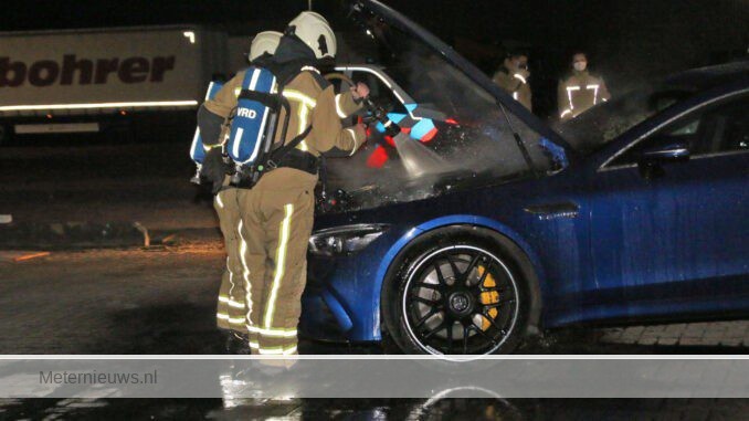 Dure mercedes in de brand in Hoogeveen(Video)