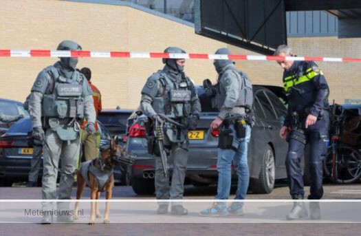 DSI en het Quick Resonse Team halen man uit woning Emmen(Video)