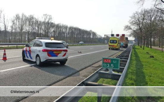 Auto tegen vrachtwagen met gewonde op A28 Bij Overijsselse Staphorst(Video)