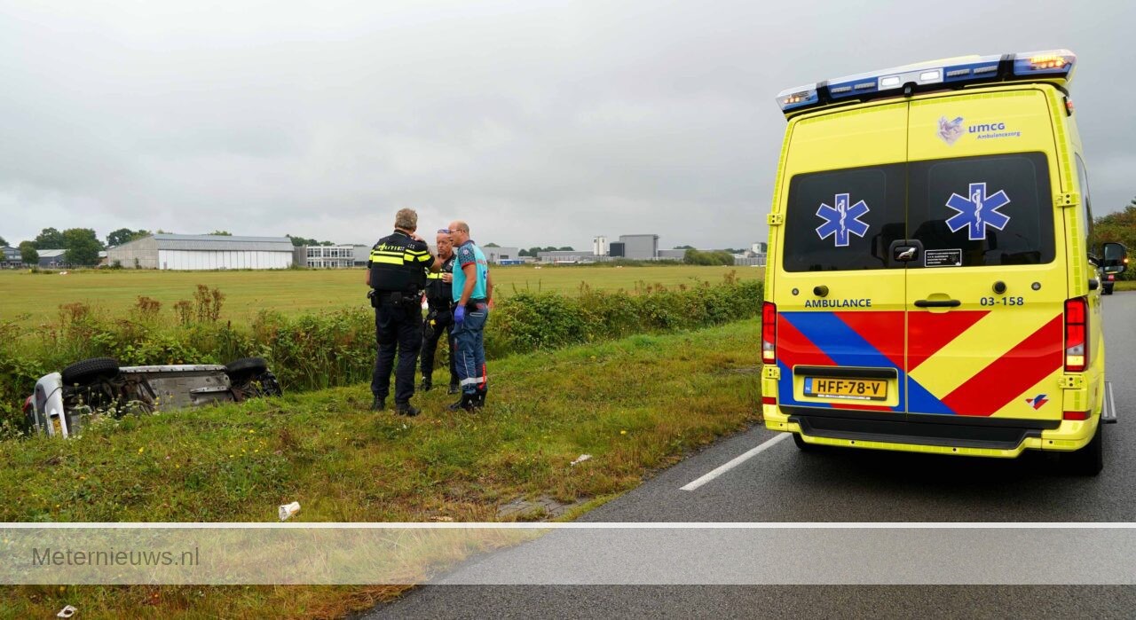 Auto “vliegt” van de weg op de vliegveldweg in Hoogeveen(Video)