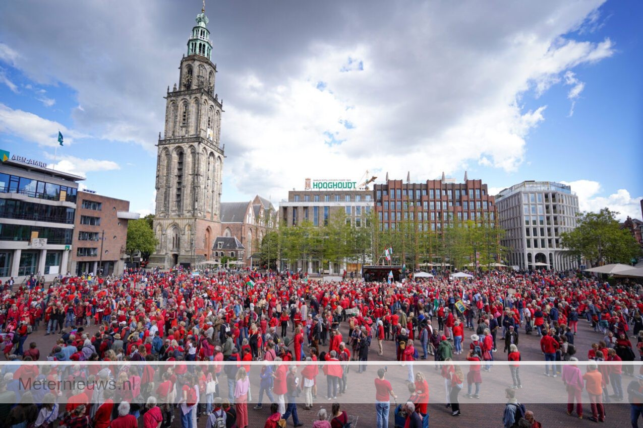Duizenden deelnemers Rode-lijn demonstratie Groningen (Video)