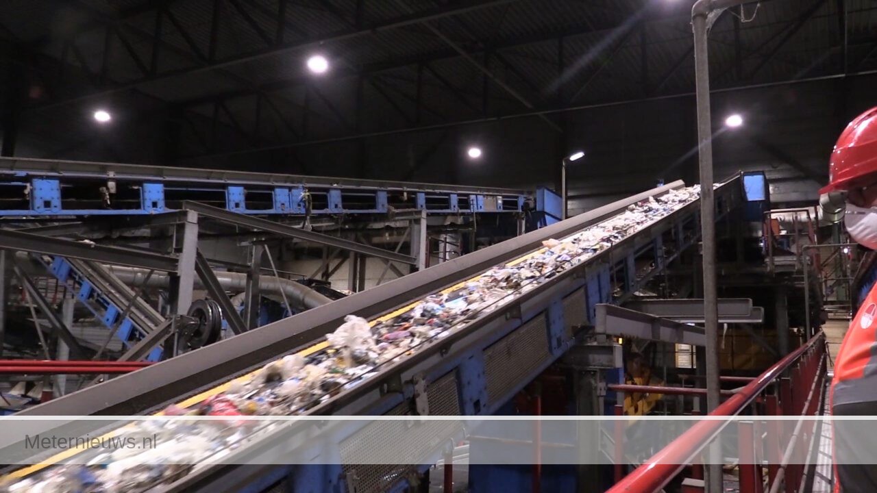 Afvalverwerker Omrin in Heerenveen slaat alarm. Het aantal branden door ...